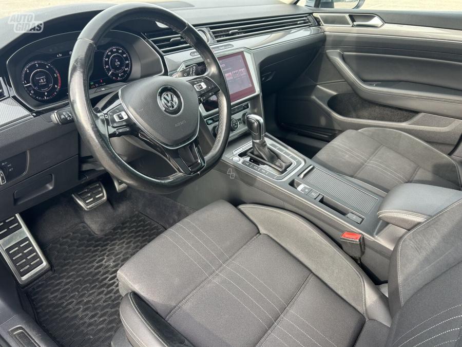 Black Volkswagen Passat Alltrack 2017 in Vilnius, with an engine capacity of 2.00 L and mileage of 309 thousand km for 15500 €, photo 10 on AUTOMOTO.COM.LV