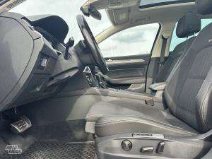 Black Volkswagen Passat Alltrack 2017 in Vilnius, with an engine capacity of 2.00 L and mileage of 309 thousand km for 15500 €, photo 12 on AUTOMOTO.COM.LV