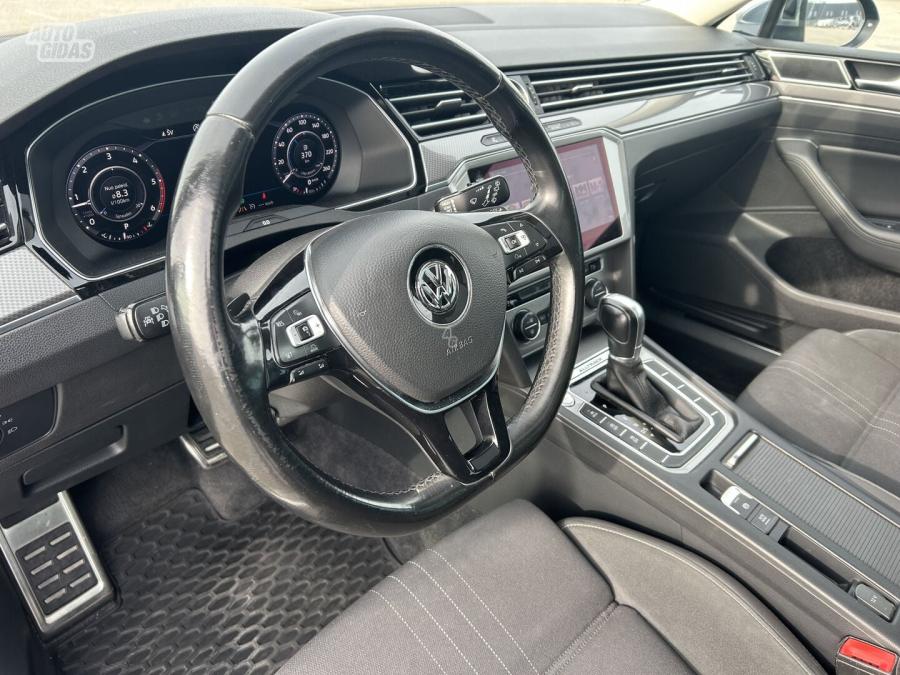 Black Volkswagen Passat Alltrack 2017 in Vilnius, with an engine capacity of 2.00 L and mileage of 309 thousand km for 15500 €, photo 13 on AUTOMOTO.COM.LV