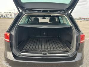 Black Volkswagen Passat Alltrack 2017 in Vilnius, with an engine capacity of 2.00 L and mileage of 309 thousand km for 15500 €, photo 21 on AUTOMOTO.COM.LV
