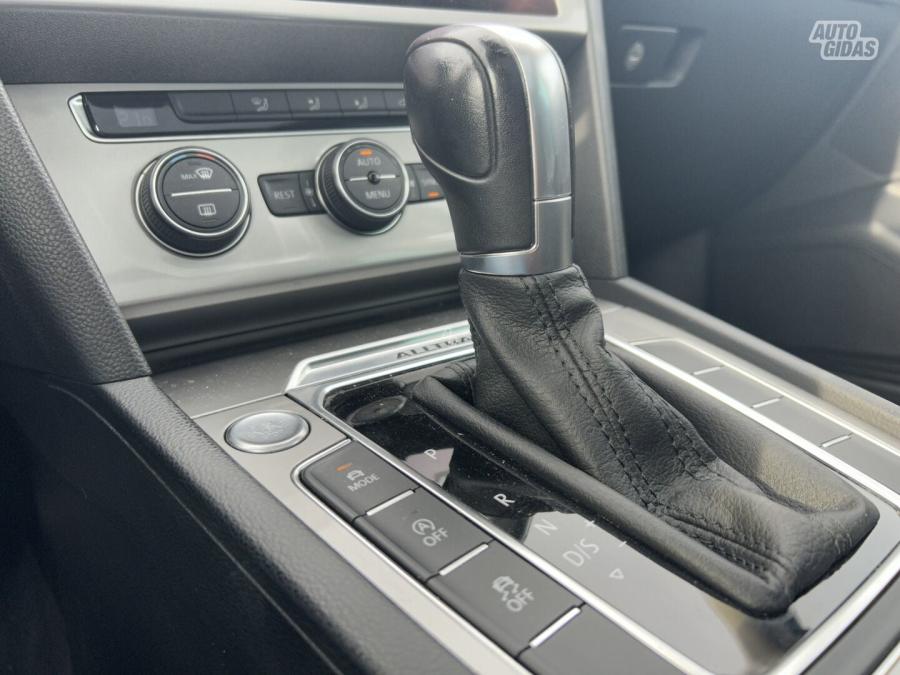 Black Volkswagen Passat Alltrack 2017 in Vilnius, with an engine capacity of 2.00 L and mileage of 309 thousand km for 15500 €, photo 24 on AUTOMOTO.COM.LV