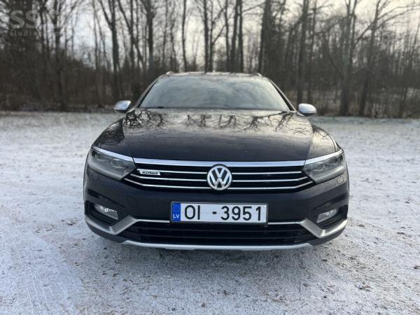 Black Volkswagen Passat Alltrack 2018 in Riga, with an engine capacity of 2.00 L and mileage of 194 thousand km for 18250 €, photo 2 on AUTOMOTO.COM.LV