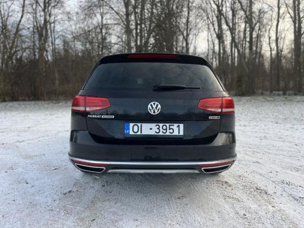 Black Volkswagen Passat Alltrack 2018 in Riga, with an engine capacity of 2.00 L and mileage of 194 thousand km for 18250 €, photo 5 on AUTOMOTO.COM.LV
