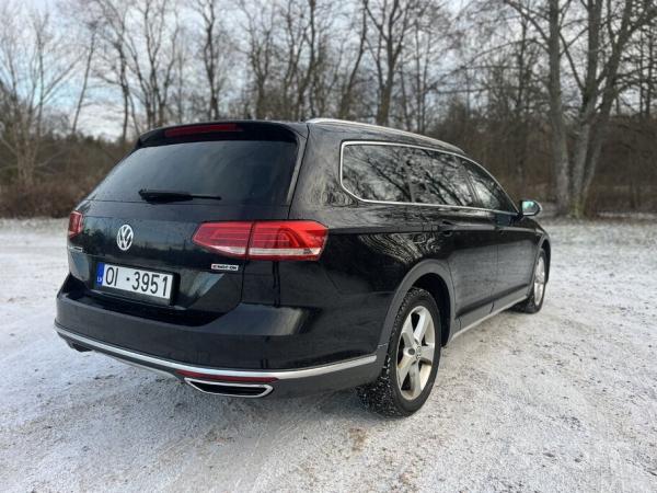 Black Volkswagen Passat Alltrack 2018 in Riga, with an engine capacity of 2.00 L and mileage of 194 thousand km for 18250 €, photo 6 on AUTOMOTO.COM.LV