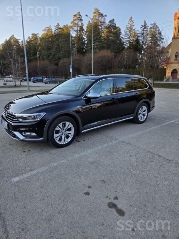 Melns Volkswagen Passat Alltrack 2018 Ogre, ar dzinēja tilpumu 2.00 L un nobraukumu 185 tūkst. km par 16900 €, foto 2 vietnē AUTOMOTO.COM.LV