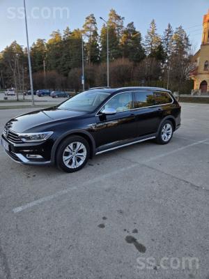 Black Volkswagen Passat Alltrack 2018 in Ogre, with an engine capacity of 2.00 L and mileage of 185 thousand km for 16900 €, photo 3 on AUTOMOTO.COM.LV
