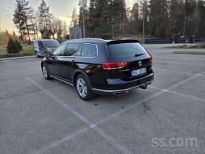 Black Volkswagen Passat Alltrack 2018 in Ogre, with an engine capacity of 2.00 L and mileage of 185 thousand km for 16900 €, photo 5 on AUTOMOTO.COM.LV