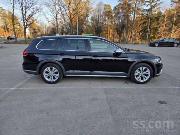 Black Volkswagen Passat Alltrack 2018 in Ogre, with an engine capacity of 2.00 L and mileage of 185 thousand km for 16900 €, photo 6 on AUTOMOTO.COM.LV