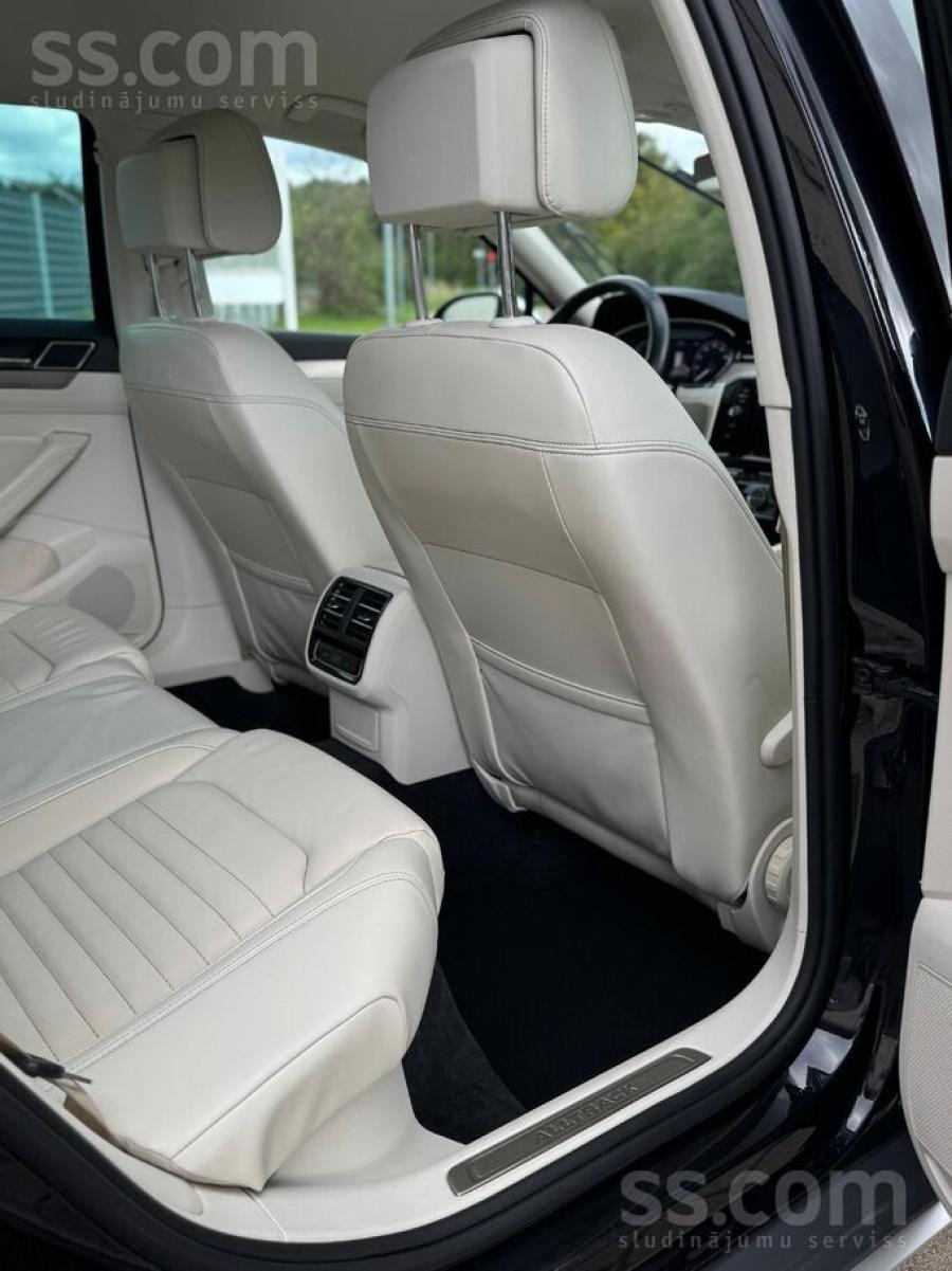 Black Volkswagen Passat Alltrack 2018 in Ogre, with an engine capacity of 2.00 L and mileage of 185 thousand km for 16900 €, photo 13 on AUTOMOTO.COM.LV