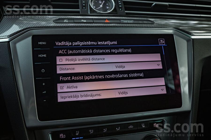 Melns Volkswagen Passat Alltrack 2018 Rīga, ar dzinēja tilpumu 2.00 L un nobraukumu 240 tūkst. km par 15250 €, foto 24 vietnē AUTOMOTO.COM.LV
