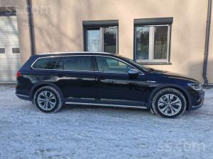 Black Volkswagen Passat Alltrack 2018 in Daugavpils, with an engine capacity of 2.00 L and mileage of 143 thousand km for 23000 €, photo 4 on AUTOMOTO.COM.LV