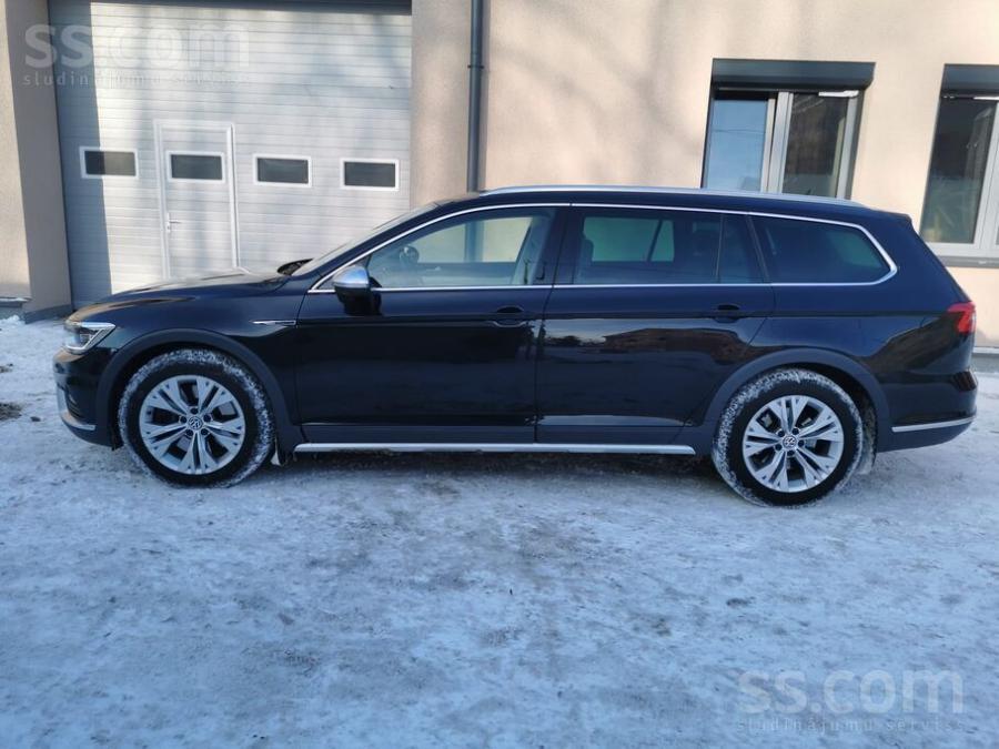Black Volkswagen Passat Alltrack 2018 in Daugavpils, with an engine capacity of 2.00 L and mileage of 143 thousand km for 23000 €, photo 7 on AUTOMOTO.COM.LV