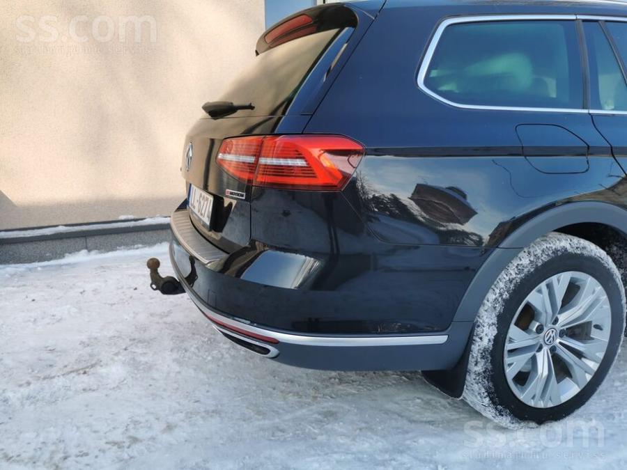 Black Volkswagen Passat Alltrack 2018 in Daugavpils, with an engine capacity of 2.00 L and mileage of 143 thousand km for 23000 €, photo 12 on AUTOMOTO.COM.LV