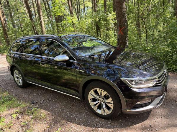 Melns Volkswagen Passat Alltrack 2018 Viļņa, ar dzinēja tilpumu 2.00 L un nobraukumu 150 tūkst. km par 18500 €, foto 1 vietnē AUTOMOTO.COM.LV