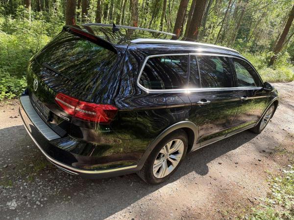 Black Volkswagen Passat Alltrack 2018 in Vilnius, with an engine capacity of 2.00 L and mileage of 150 thousand km for 18500 €, photo 5 on AUTOMOTO.COM.LV