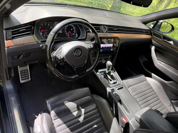 Black Volkswagen Passat Alltrack 2018 in Vilnius, with an engine capacity of 2.00 L and mileage of 150 thousand km for 18500 €, photo 10 on AUTOMOTO.COM.LV