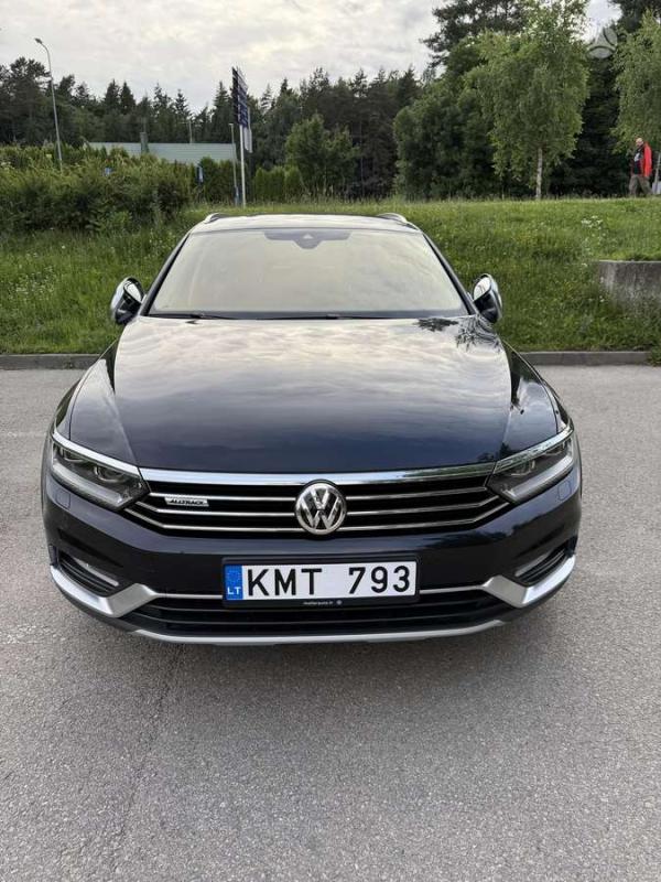 Melns Volkswagen Passat Alltrack 2018 Viļņa, ar dzinēja tilpumu 2.00 L un nobraukumu 104 tūkst. km par 22250 €, foto  vietnē AUTOMOTO.COM.LV