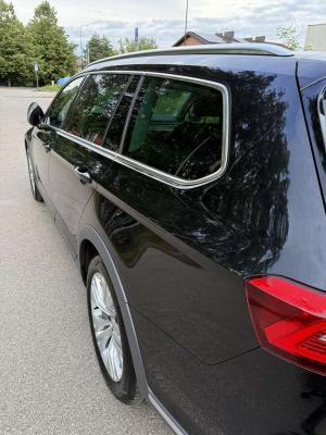 Black Volkswagen Passat Alltrack 2018 in Vilnius, with an engine capacity of 2.00 L and mileage of 104 thousand km for 22250 €, photo 8 on AUTOMOTO.COM.LV