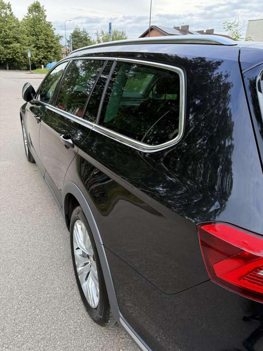 Black Volkswagen Passat Alltrack 2018 in Vilnius, with an engine capacity of 2.00 L and mileage of 104 thousand km for 22250 €, photo 8 on AUTOMOTO.COM.LV