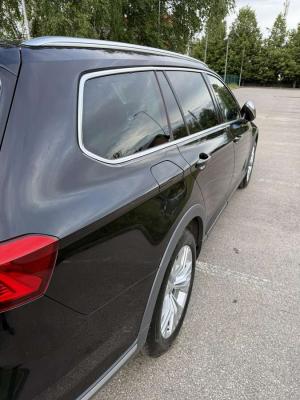 Black Volkswagen Passat Alltrack 2018 in Vilnius, with an engine capacity of 2.00 L and mileage of 104 thousand km for 22250 €, photo 9 on AUTOMOTO.COM.LV