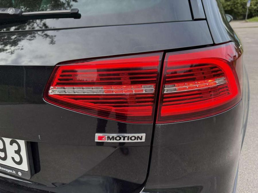 Black Volkswagen Passat Alltrack 2018 in Vilnius, with an engine capacity of 2.00 L and mileage of 104 thousand km for 22250 €, photo 10 on AUTOMOTO.COM.LV