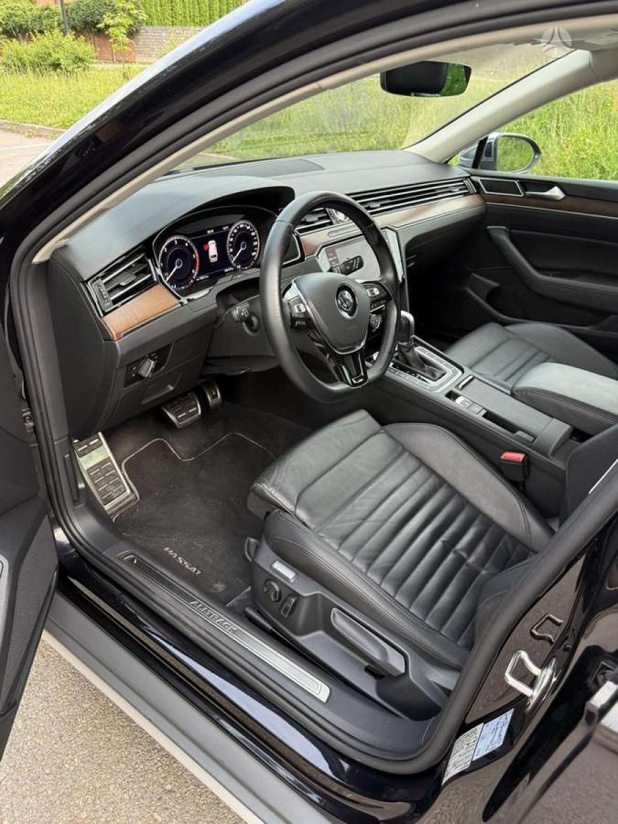 Black Volkswagen Passat Alltrack 2018 in Vilnius, with an engine capacity of 2.00 L and mileage of 104 thousand km for 22250 €, photo 15 on AUTOMOTO.COM.LV