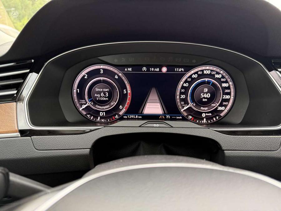 Black Volkswagen Passat Alltrack 2018 in Vilnius, with an engine capacity of 2.00 L and mileage of 104 thousand km for 22250 €, photo 21 on AUTOMOTO.COM.LV