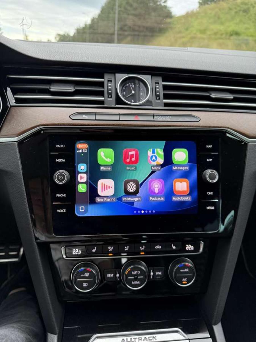 Black Volkswagen Passat Alltrack 2018 in Vilnius, with an engine capacity of 2.00 L and mileage of 104 thousand km for 22250 €, photo 23 on AUTOMOTO.COM.LV