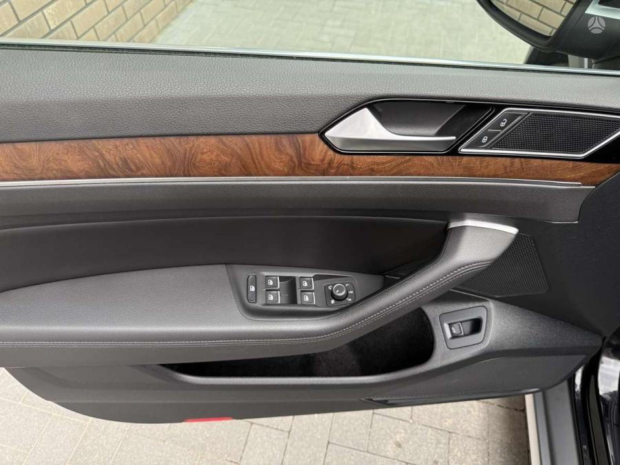 Black Volkswagen Passat Alltrack 2018 in Vilnius, with an engine capacity of 2.00 L and mileage of 104 thousand km for 22250 €, photo 26 on AUTOMOTO.COM.LV