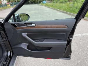 Black Volkswagen Passat Alltrack 2018 in Vilnius, with an engine capacity of 2.00 L and mileage of 104 thousand km for 22250 €, photo 28 on AUTOMOTO.COM.LV