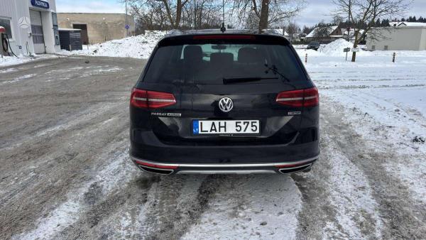 Black Volkswagen Passat Alltrack 2019 in Vilnius, with an engine capacity of 2.00 L and mileage of 193 thousand km for 18800 €, photo 6 on AUTOMOTO.COM.LV