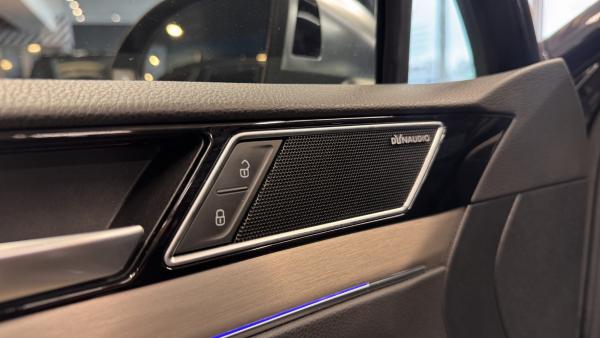 Black Volkswagen Passat Alltrack 2019 in Riga, with an engine capacity of 2.00 L and mileage of 70 thousand km for 25990 €, photo 7 on AUTOMOTO.COM.LV