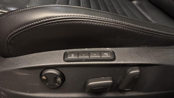 Black Volkswagen Passat Alltrack 2019 in Riga, with an engine capacity of 2.00 L and mileage of 70 thousand km for 25990 €, photo 8 on AUTOMOTO.COM.LV