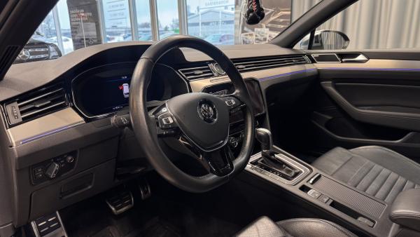 Black Volkswagen Passat Alltrack 2019 in Riga, with an engine capacity of 2.00 L and mileage of 70 thousand km for 25990 €, photo 9 on AUTOMOTO.COM.LV