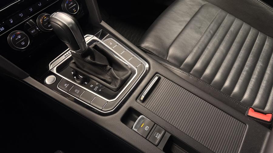 Melns Volkswagen Passat Alltrack 2019 Rīga, ar dzinēja tilpumu 2.00 L un nobraukumu 70 tūkst. km par 25990 €, foto 18 vietnē AUTOMOTO.COM.LV