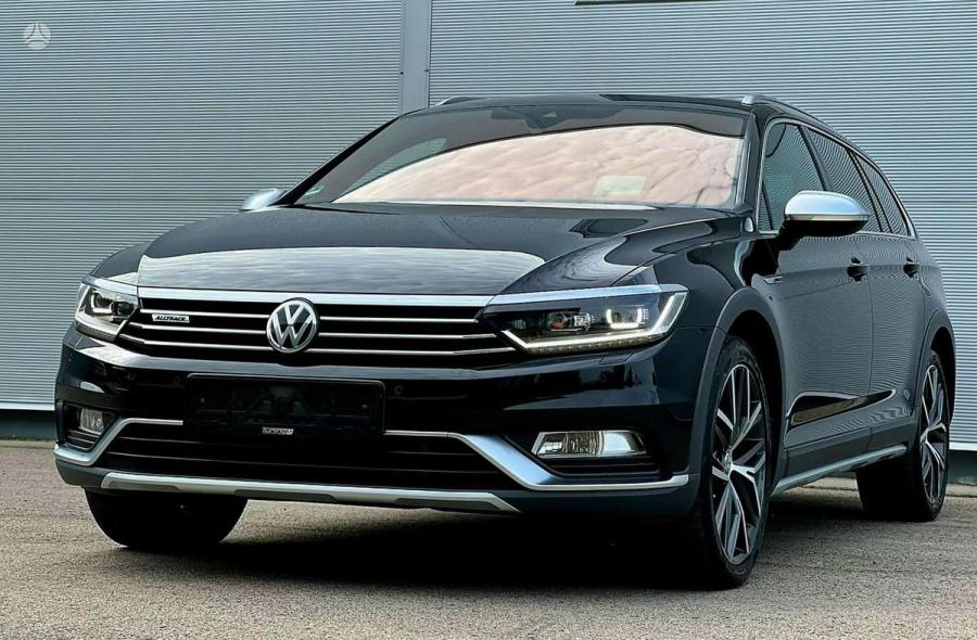Black Volkswagen Passat Alltrack 2019 in Utena, with an engine capacity of 1.97 L and mileage of 178 thousand km for 19950 €, photo 1 on AUTOMOTO.COM.LV