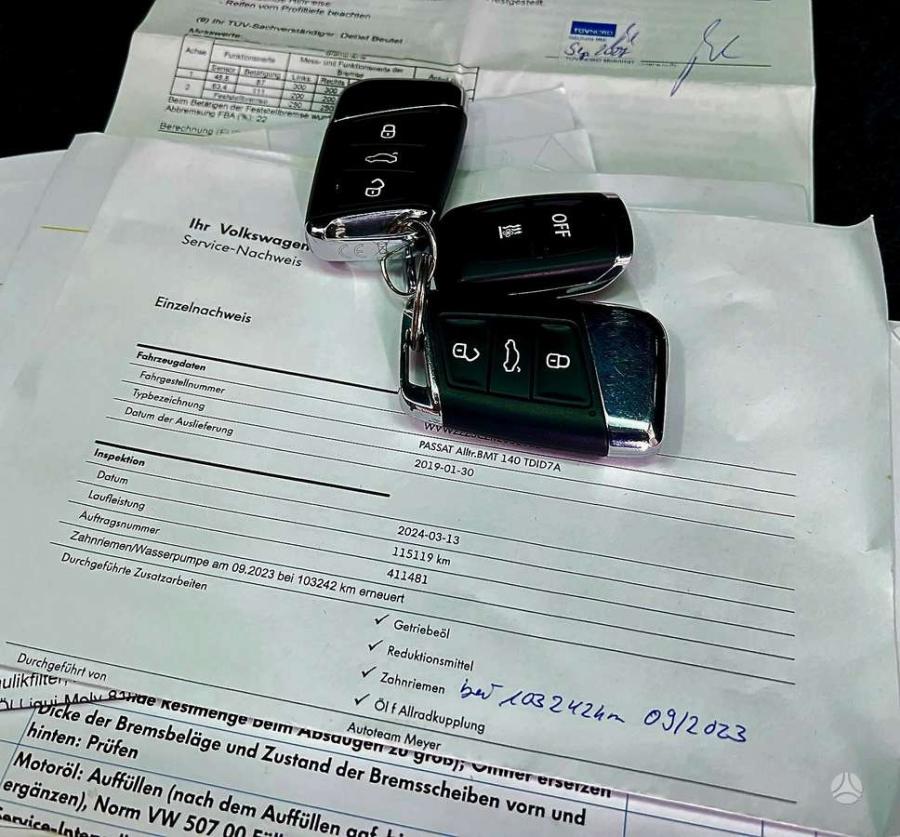 Black Volkswagen Passat Alltrack 2019 in Utena, with an engine capacity of 1.97 L and mileage of 178 thousand km for 19950 €, photo 6 on AUTOMOTO.COM.LV