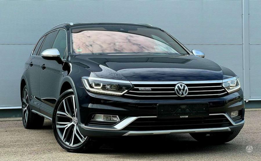 Black Volkswagen Passat Alltrack 2019 in Utena, with an engine capacity of 1.97 L and mileage of 178 thousand km for 19950 €, photo 8 on AUTOMOTO.COM.LV