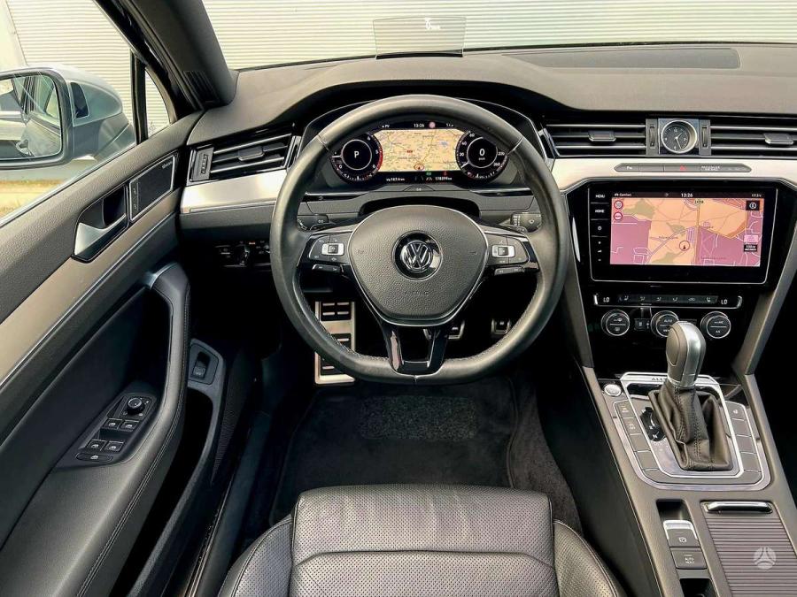 Black Volkswagen Passat Alltrack 2019 in Utena, with an engine capacity of 1.97 L and mileage of 178 thousand km for 19950 €, photo 11 on AUTOMOTO.COM.LV