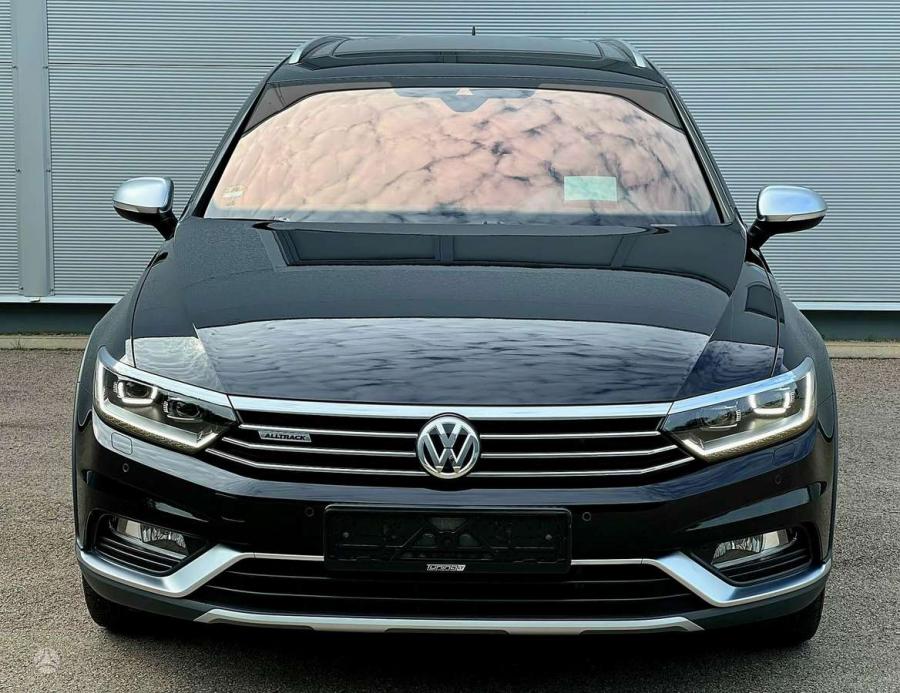 Black Volkswagen Passat Alltrack 2019 in Utena, with an engine capacity of 1.97 L and mileage of 178 thousand km for 19950 €, photo 12 on AUTOMOTO.COM.LV