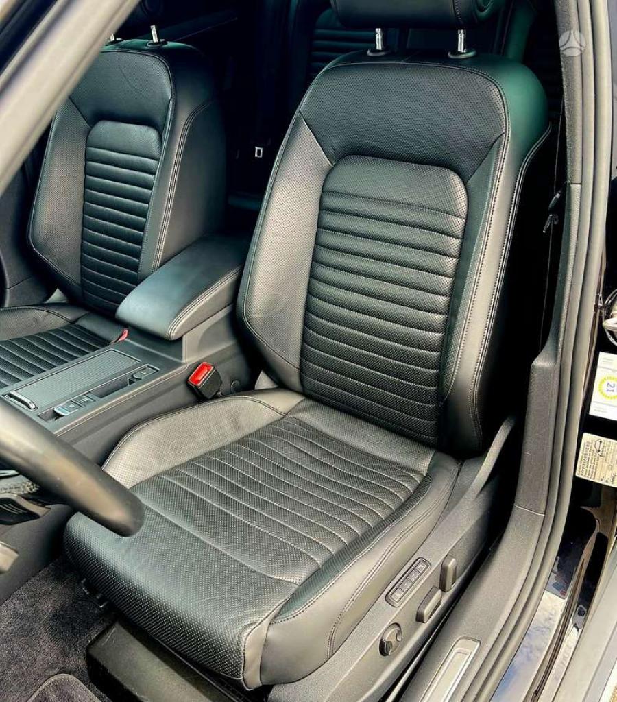 Black Volkswagen Passat Alltrack 2019 in Utena, with an engine capacity of 1.97 L and mileage of 178 thousand km for 19950 €, photo 13 on AUTOMOTO.COM.LV