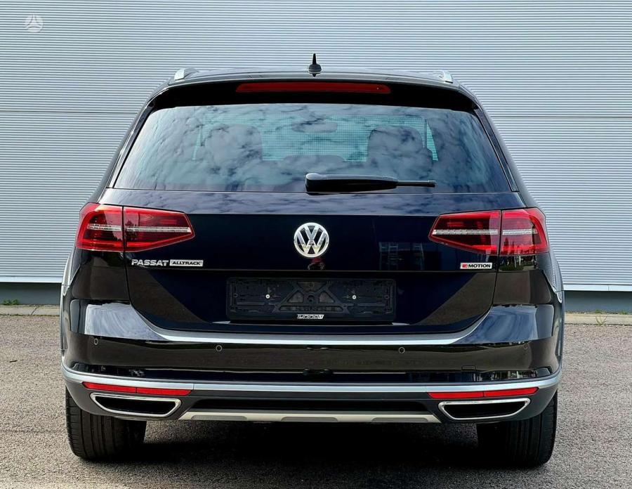 Black Volkswagen Passat Alltrack 2019 in Utena, with an engine capacity of 1.97 L and mileage of 178 thousand km for 19950 €, photo 15 on AUTOMOTO.COM.LV