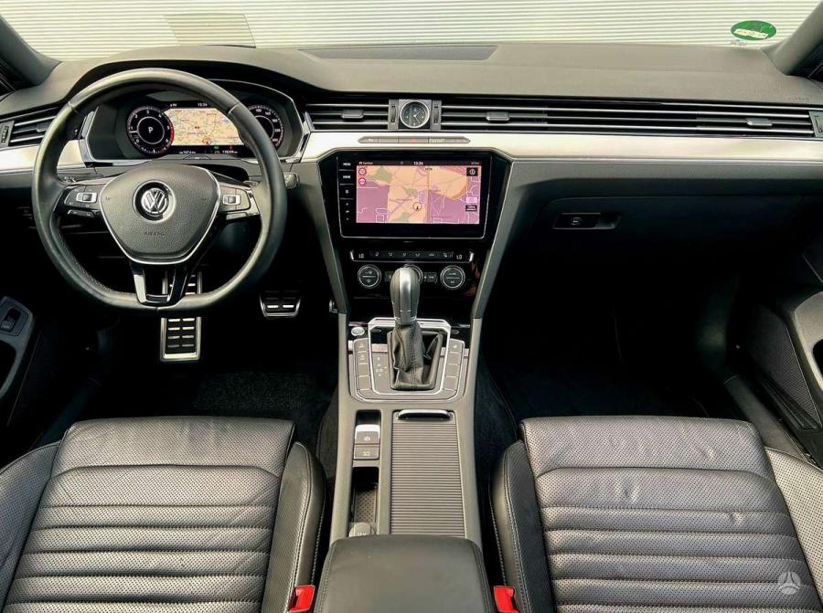 Black Volkswagen Passat Alltrack 2019 in Utena, with an engine capacity of 1.97 L and mileage of 178 thousand km for 19950 €, photo 16 on AUTOMOTO.COM.LV