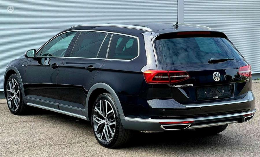 Black Volkswagen Passat Alltrack 2019 in Utena, with an engine capacity of 1.97 L and mileage of 178 thousand km for 19950 €, photo 17 on AUTOMOTO.COM.LV