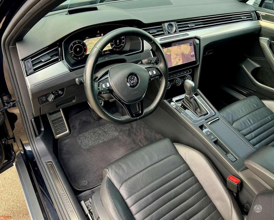 Black Volkswagen Passat Alltrack 2019 in Utena, with an engine capacity of 1.97 L and mileage of 178 thousand km for 19950 €, photo 18 on AUTOMOTO.COM.LV