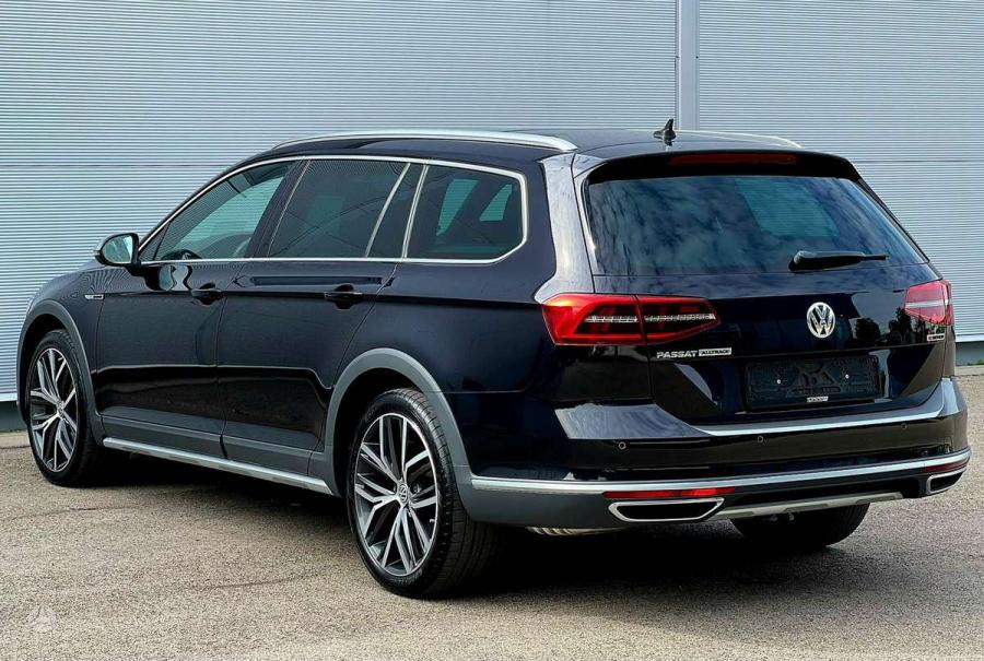 Black Volkswagen Passat Alltrack 2019 in Utena, with an engine capacity of 1.97 L and mileage of 178 thousand km for 19950 €, photo 23 on AUTOMOTO.COM.LV