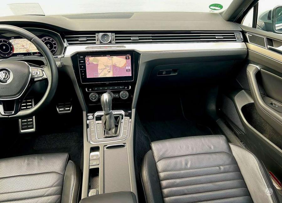 Black Volkswagen Passat Alltrack 2019 in Utena, with an engine capacity of 1.97 L and mileage of 178 thousand km for 19950 €, photo 28 on AUTOMOTO.COM.LV