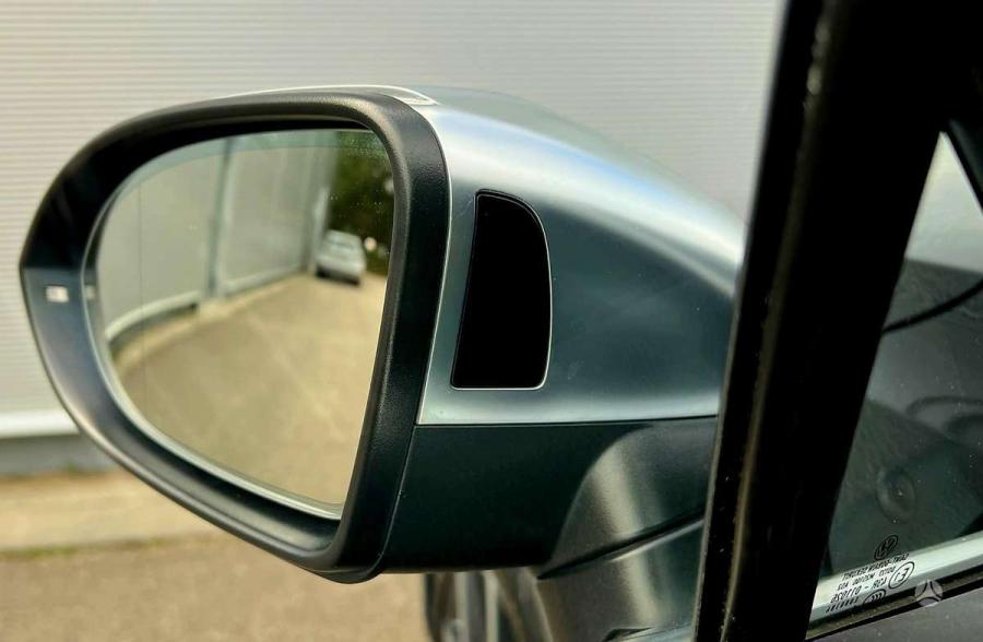 Black Volkswagen Passat Alltrack 2019 in Utena, with an engine capacity of 1.97 L and mileage of 178 thousand km for 19950 €, photo 29 on AUTOMOTO.COM.LV
