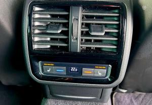 Black Volkswagen Passat Alltrack 2019 in Utena, with an engine capacity of 1.97 L and mileage of 178 thousand km for 19950 €, photo 32 on AUTOMOTO.COM.LV