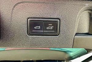 Black Volkswagen Passat Alltrack 2019 in Utena, with an engine capacity of 1.97 L and mileage of 178 thousand km for 19950 €, photo 33 on AUTOMOTO.COM.LV